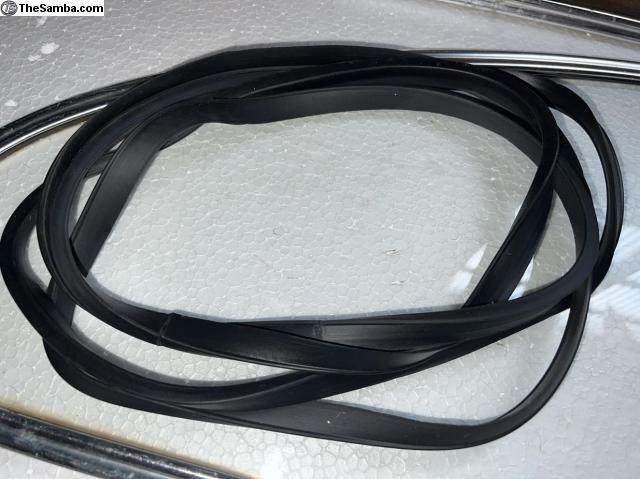 TheSamba.com :: VW Classifieds - Vw Beetle Oval Split Window Set(339)