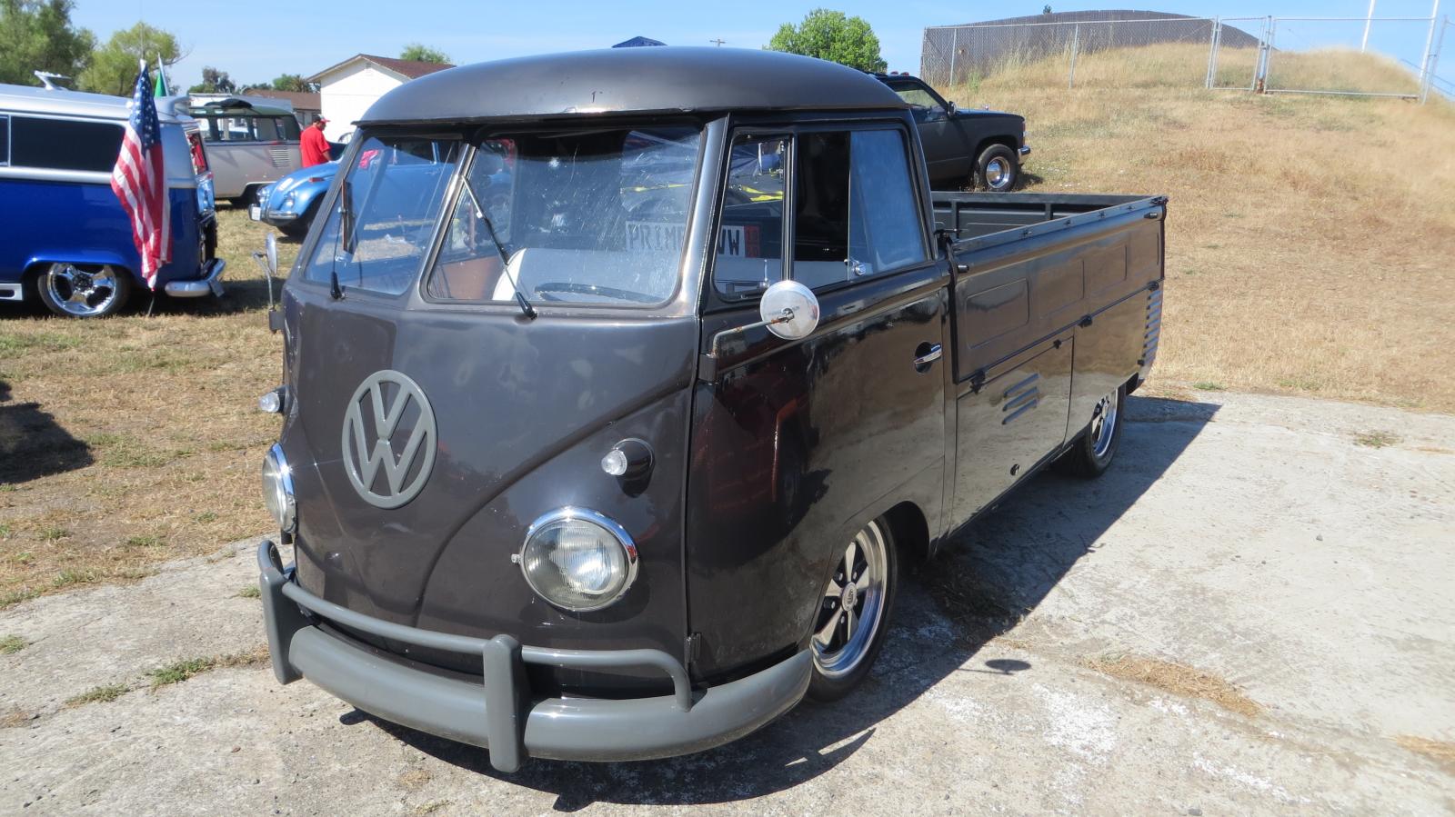 TheSamba.com :: Gallery - Single- Cab Split Buses seen at Sacramento ...