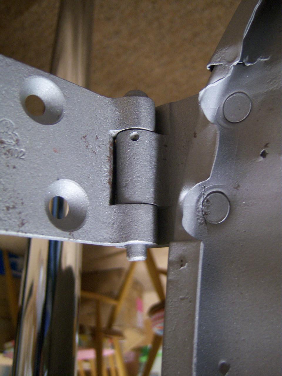 TheSamba.com :: Gallery - 47 Beetle Hinge Oiling Point