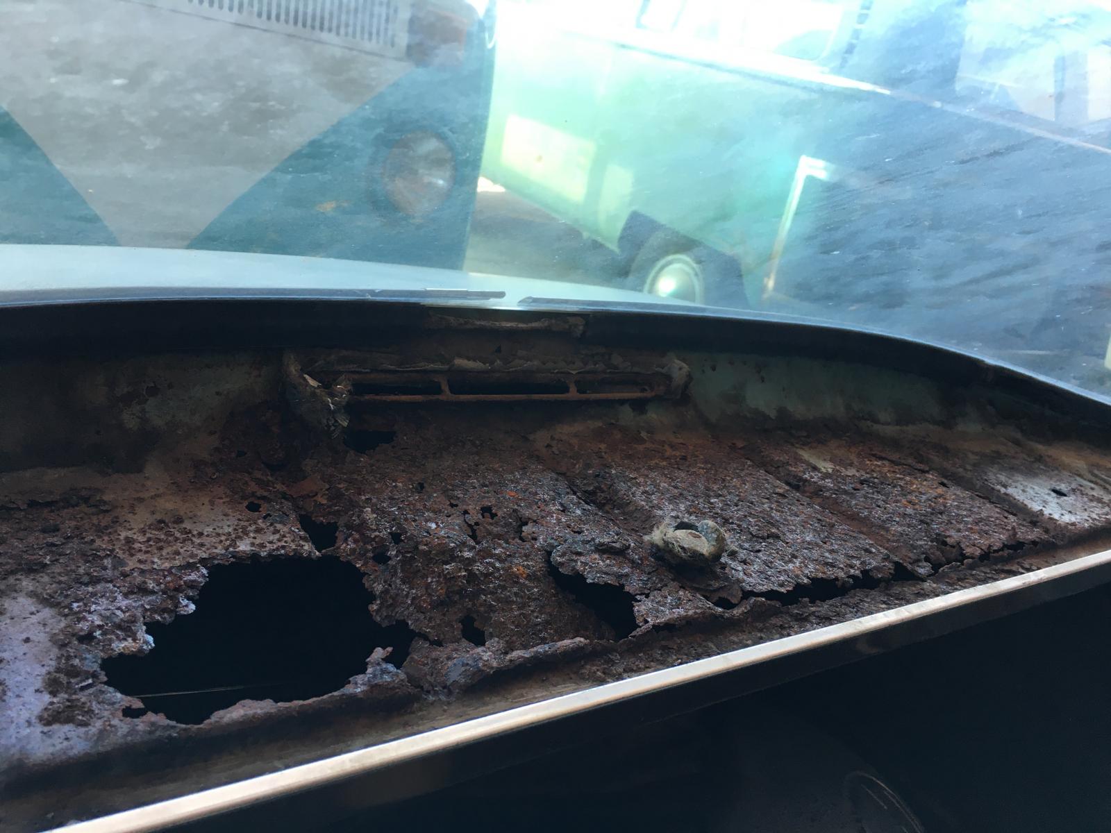 TheSamba.com :: Gallery - Rusty rear window tray