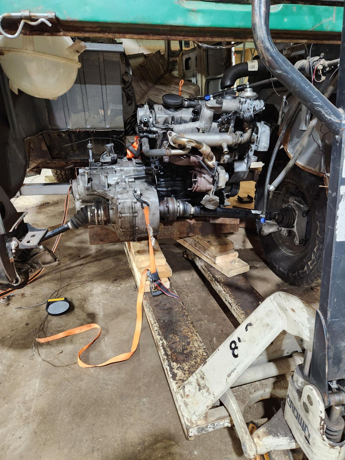 TheSamba.com :: Gallery - Lifted TDi Swap Bus