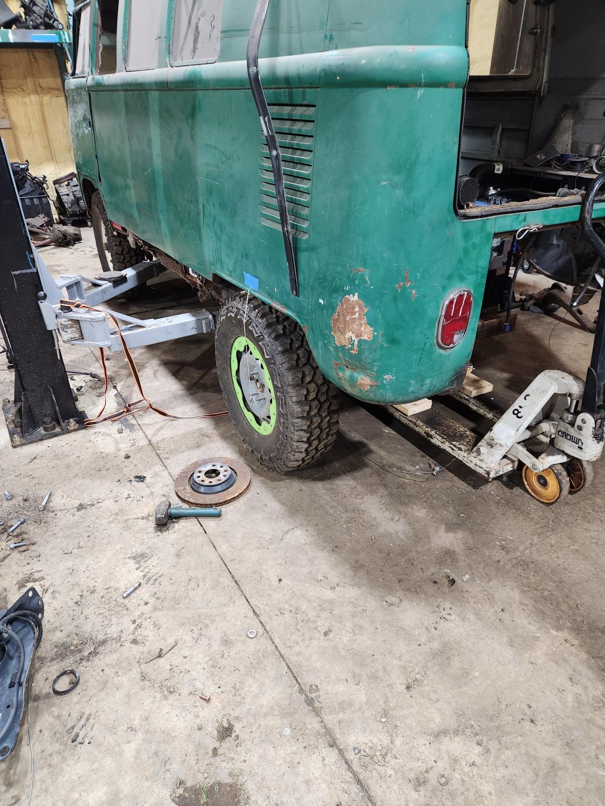 TheSamba.com :: Gallery - Lifted TDi Swap Bus