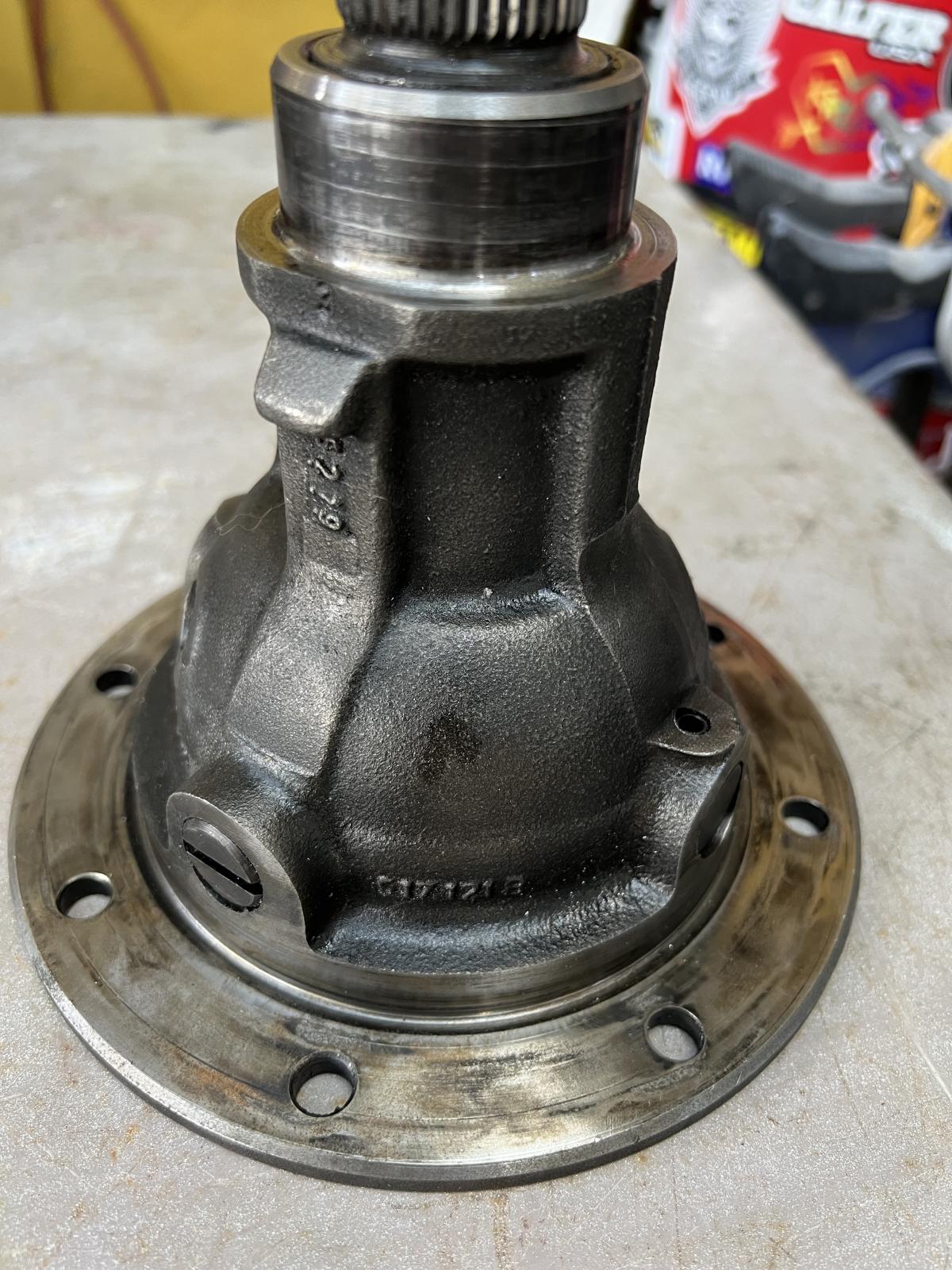 TheSamba.com :: Vanagon - View topic - How does a 4-spider diff come apart?